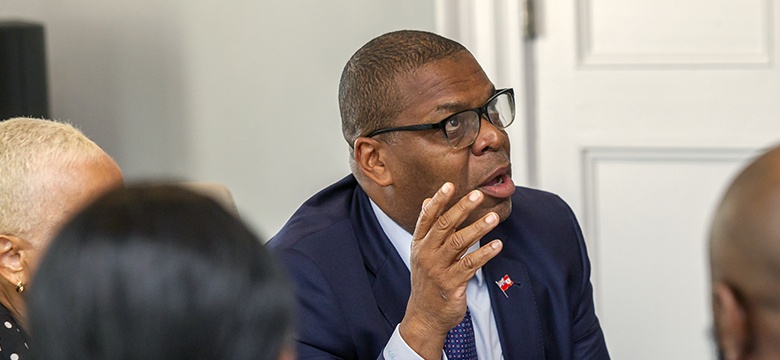 Minister of Home Affairs Explores Avenues to Achieve Renewable Energy ...