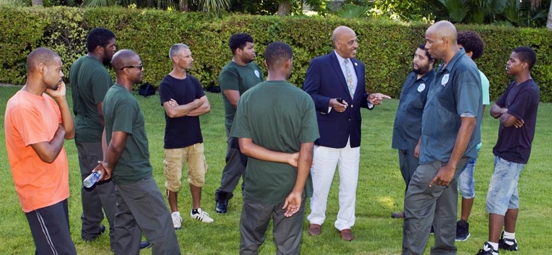 Minister of the Environment praises Skills Development Program trainees ...