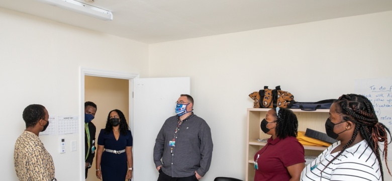 Minister of Social Development and Seniors Visited the Community ...