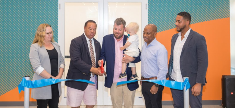 BermudAir Announcement - Minister of Transport, The Hon. Wayne Furbert ...