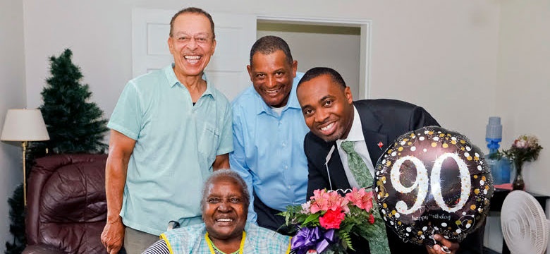Premier Visits Seniors Homes | Government of Bermuda